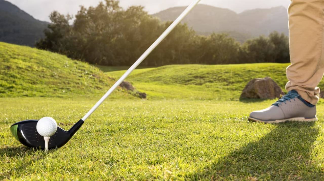 How to Stop Hitting Behind the Golf Ball (AKA Chili-Dipping) • Honest ...