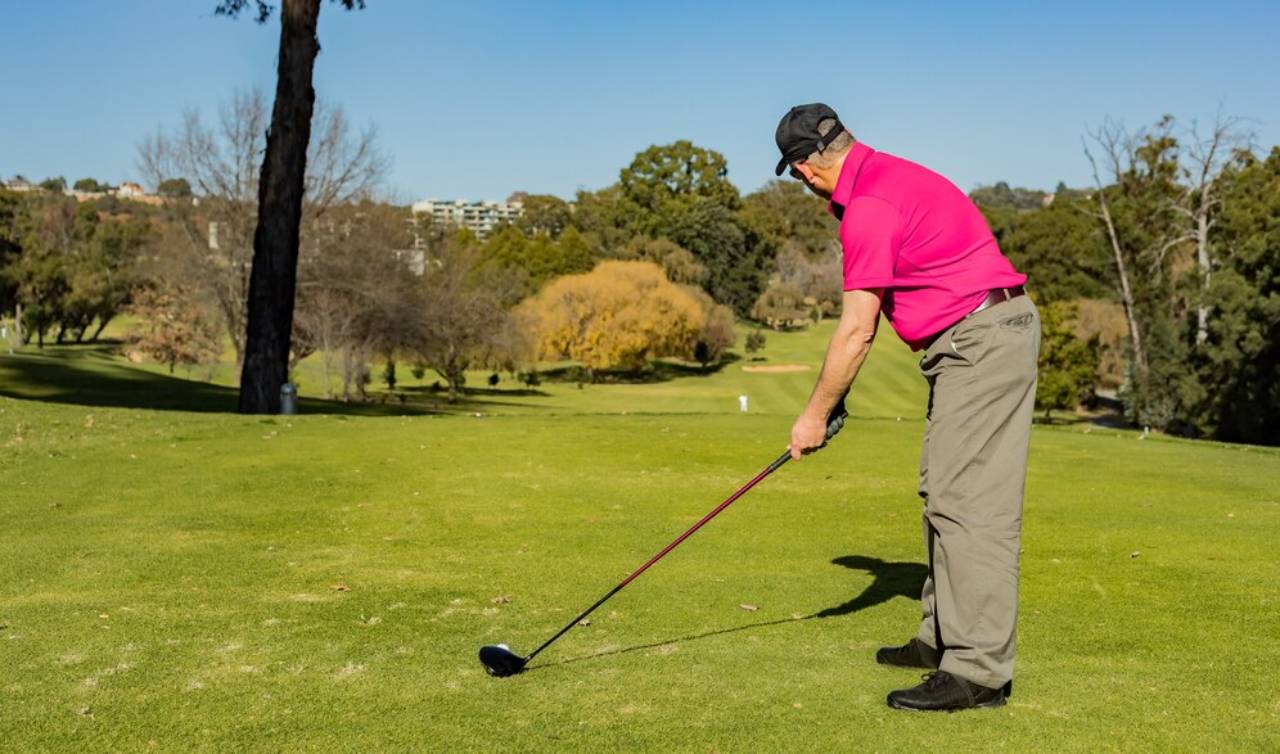 How to Hit a Golf Ball Straight (9 Pro Tips) • Honest Golfers