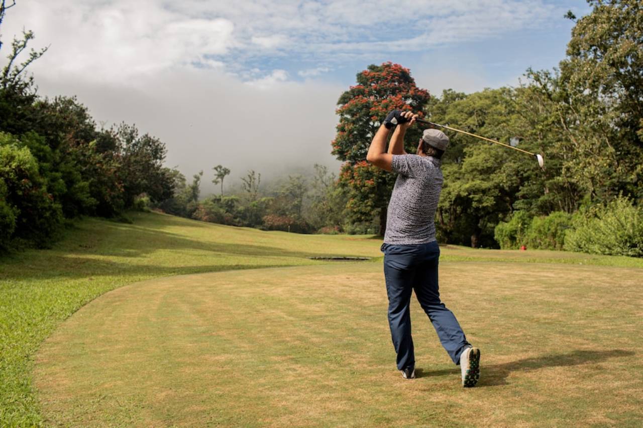 Golf Draw vs Fade (2026 Comparison) • Honest Golfers