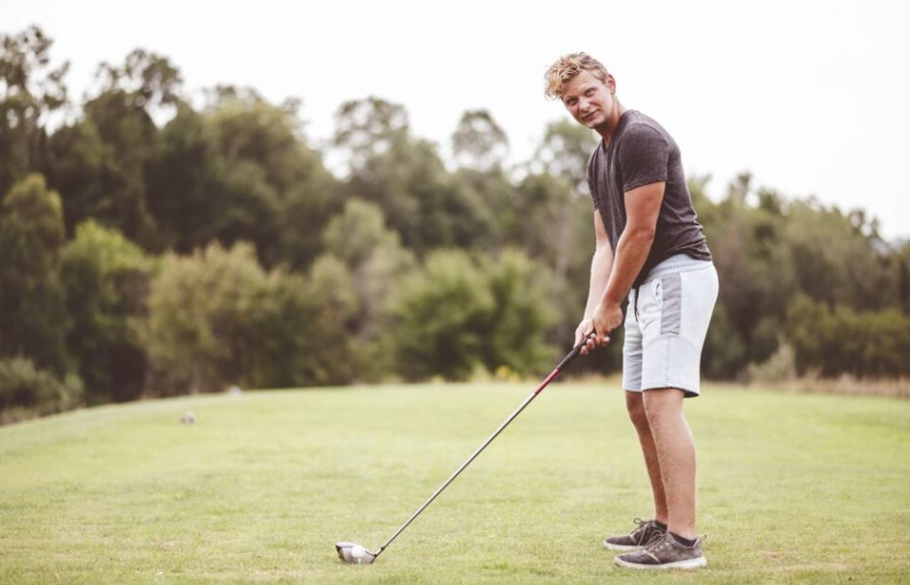 Can You Golf in Jeans? (2026 Rules) • Honest Golfers